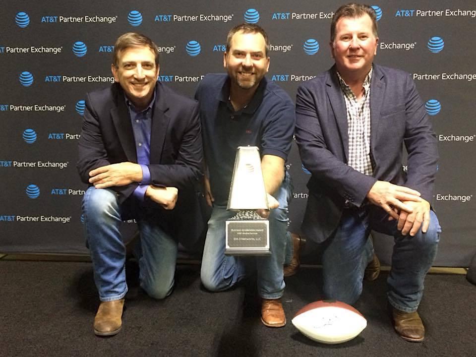 Mitch tim travis kneeling at att awards : EM3 Networks